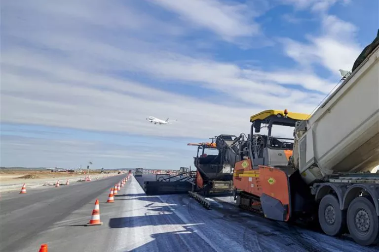 Paris–Charles de Gaulle Airport: Colas Renovates Runway While Air ...